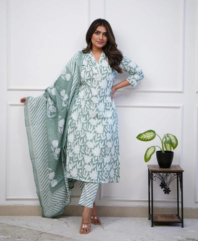 Emerald Bloom Floral Kurta Set – Stareoutfit